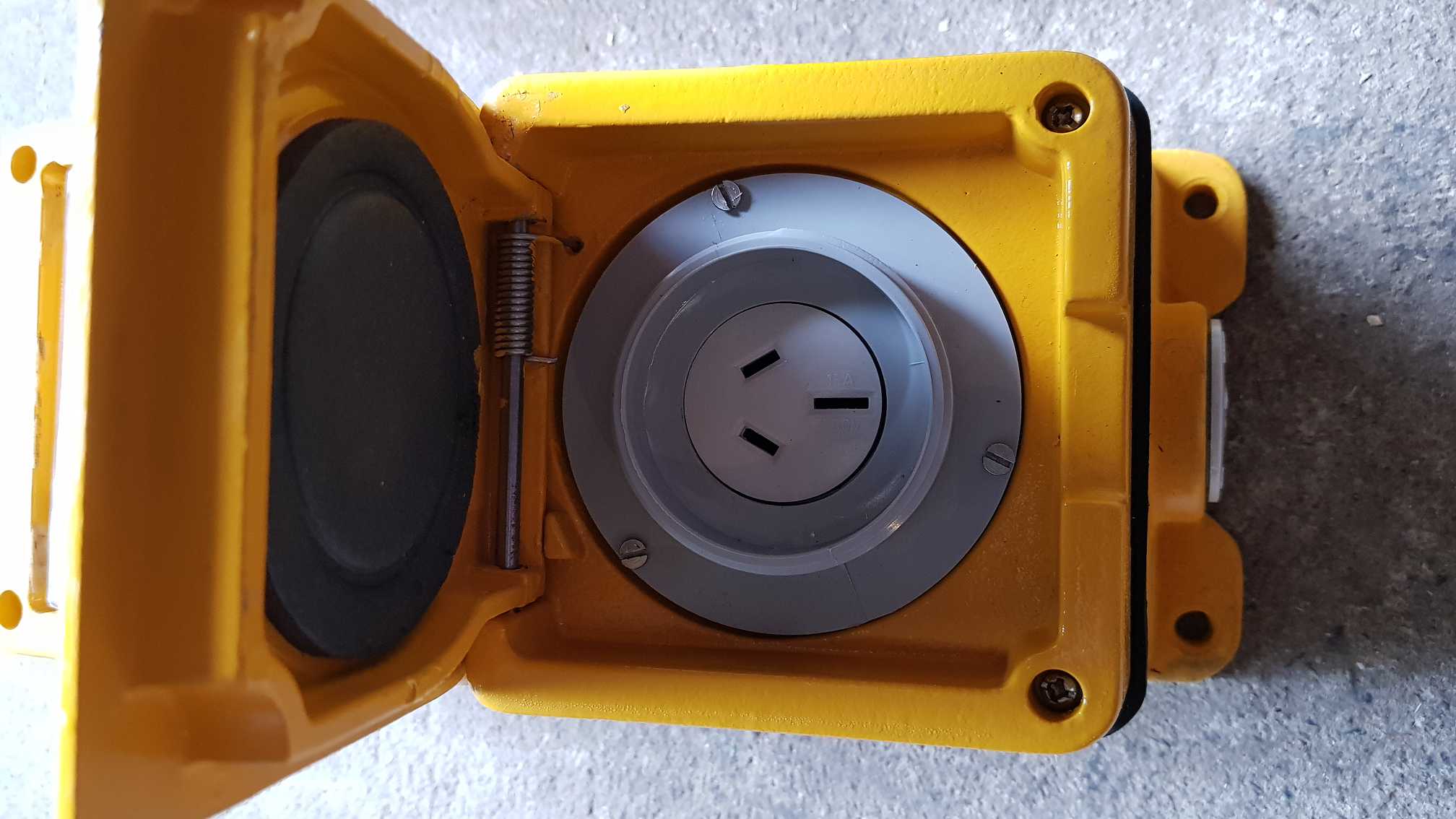 WILCO METALCLAD Surface DIN Socket Outlet WMCDIN110 – van der Nol Shop